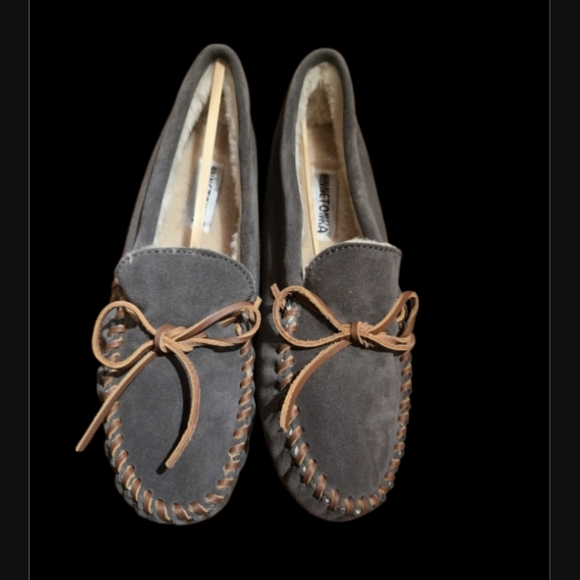 Minnetonka | Shoes | New Minnetonka Slippers Mens 2 Pile Fur Lined ...